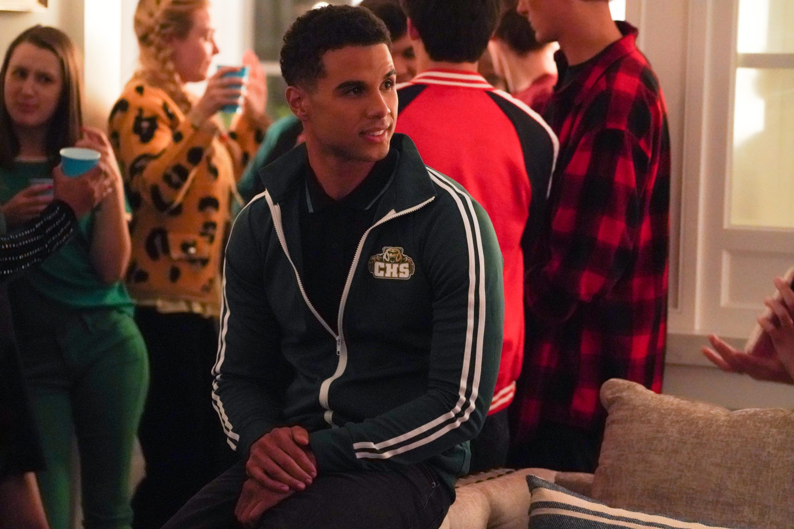 'Love Victor' 1x02 Photos: "Spotlight Party" - Fangirlish