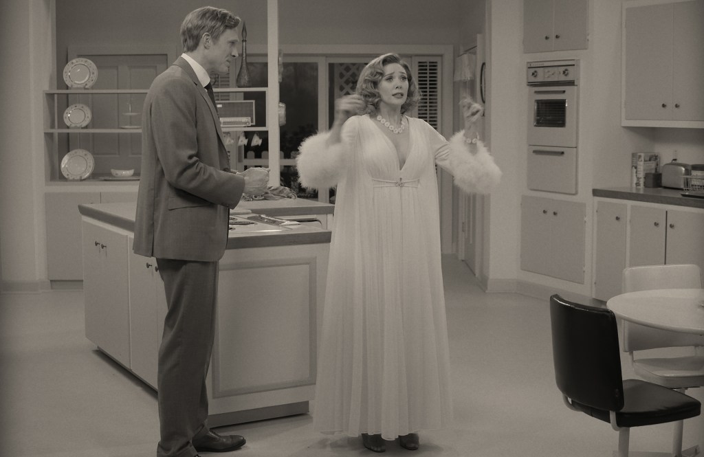 'WandaVision' 1x01 Review: Welcome to Westview - Fangirlish