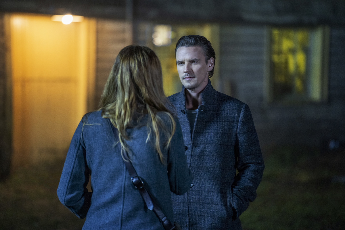 'Nancy Drew' 2x01 Photos: "The Search For The Midnight Wraith" - Fangirlish