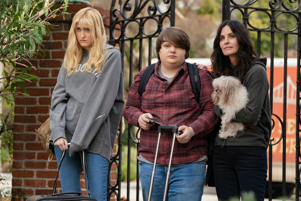 'Shining Vale' 1x01 Review: "Chapter One - Welcome to Casa De Phelps ...