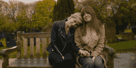 Netflix Releases First Look at Jodie Whittaker‘s New Show ‘Toxic Town ...